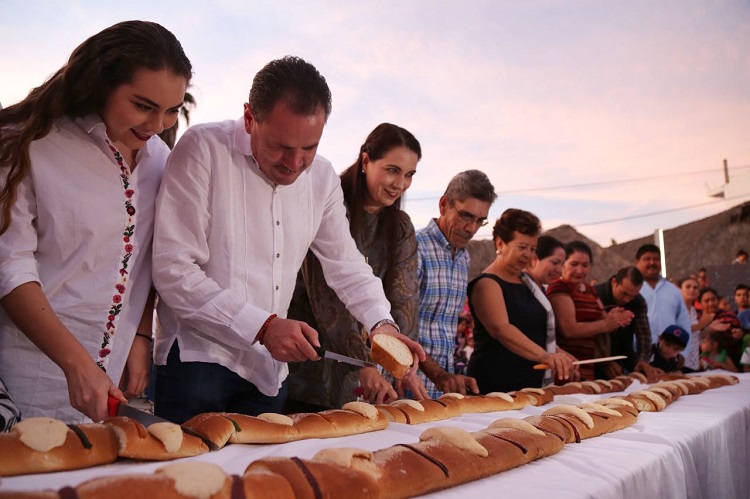 Partieron Tradicional Rosca de Reyes Jaime Cuevas y Ana Berumen ...
