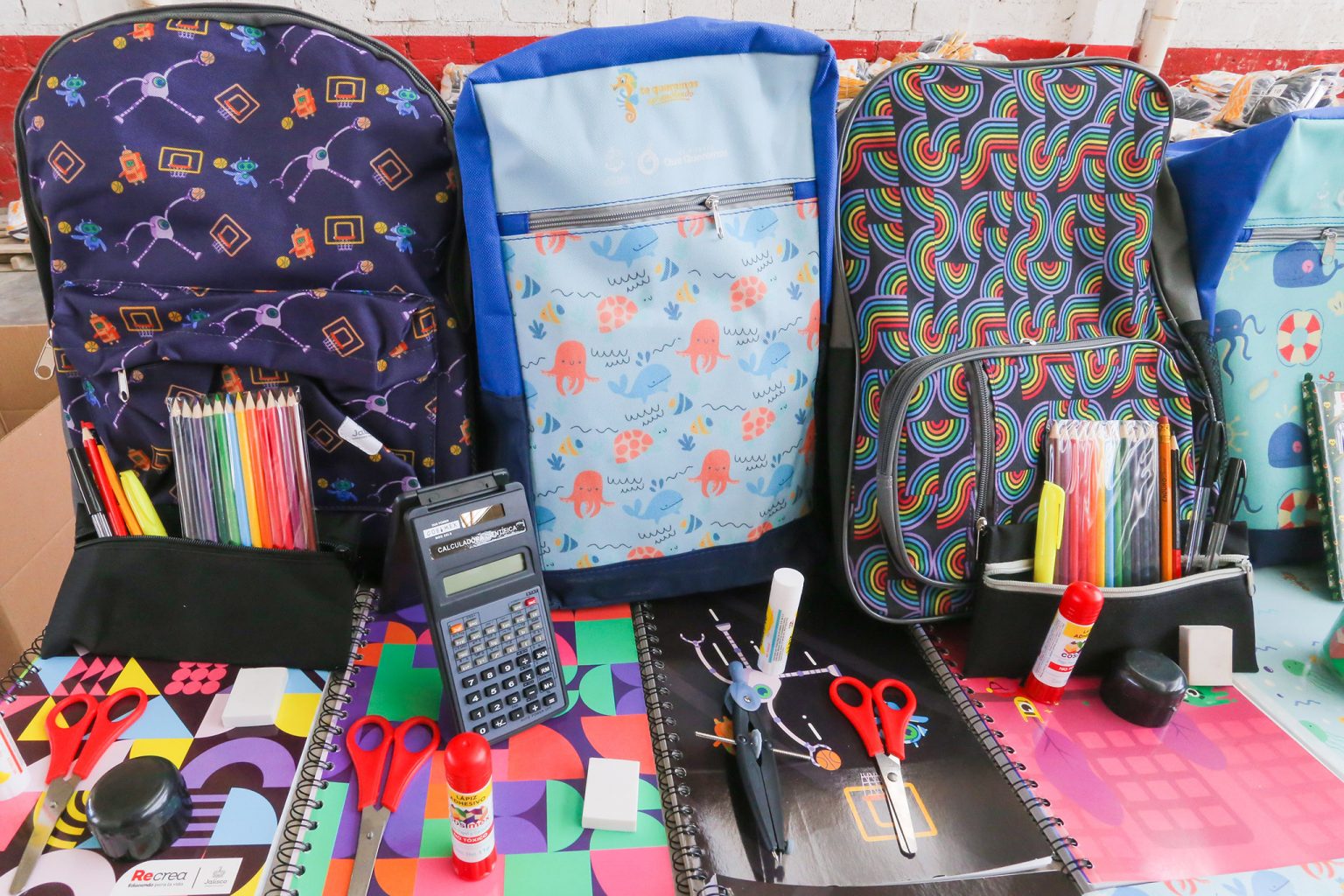 Preparan entrega de mochilas y útiles escolares – Noticias de la Bahía ...