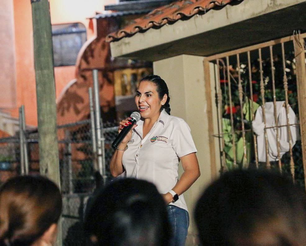 Mirtha Villalvazo visita Bucerías y se compromete a construir una de ...