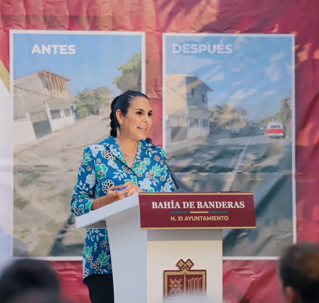 Entrega Mirtha Villalvazo la nueva calle 5 de Mayo en San Juan de Abajo ...