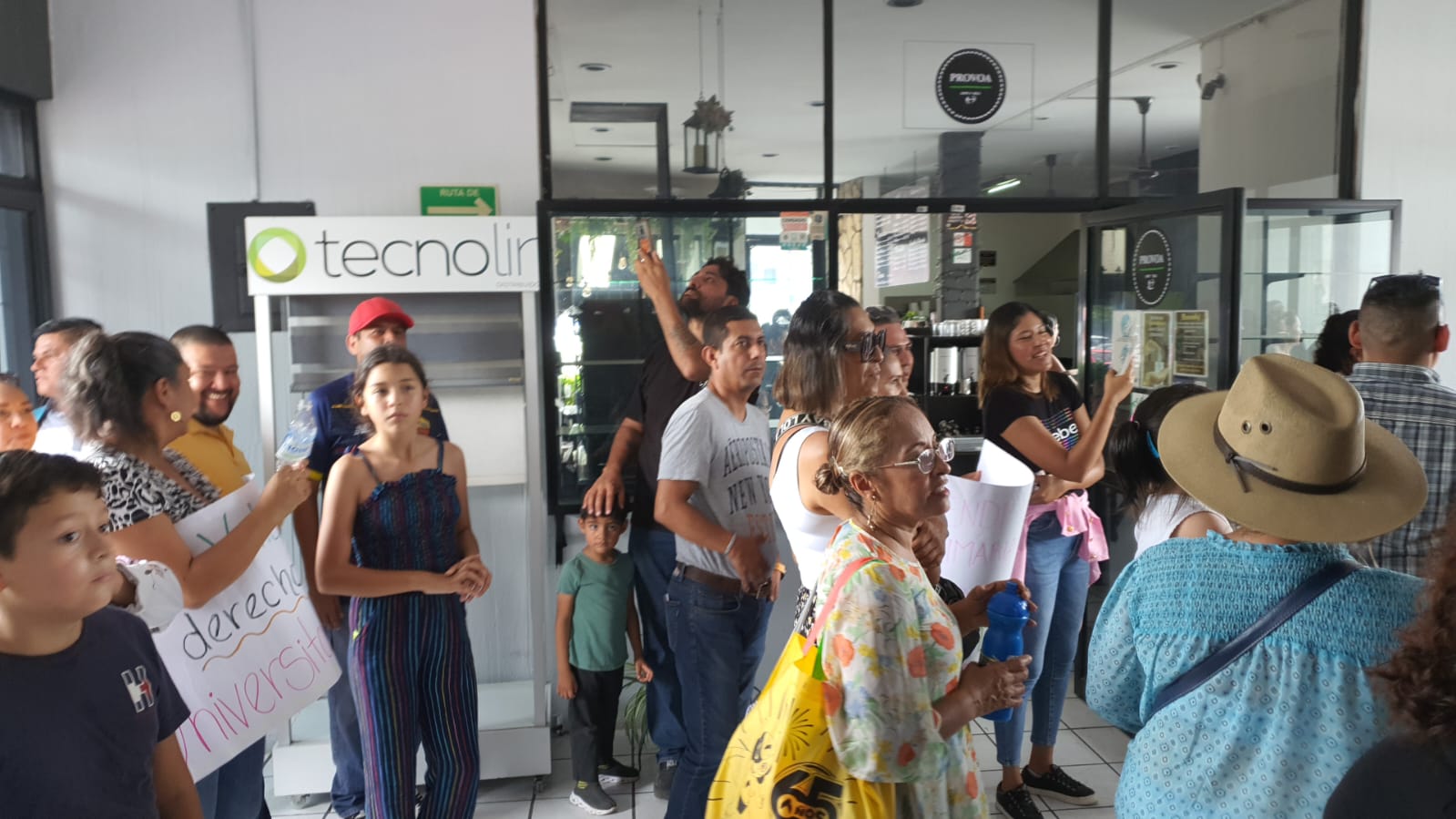 Marcha en la UAN para exigir respeto y un alto a la violencia de género – Noticias de la Bahía ...