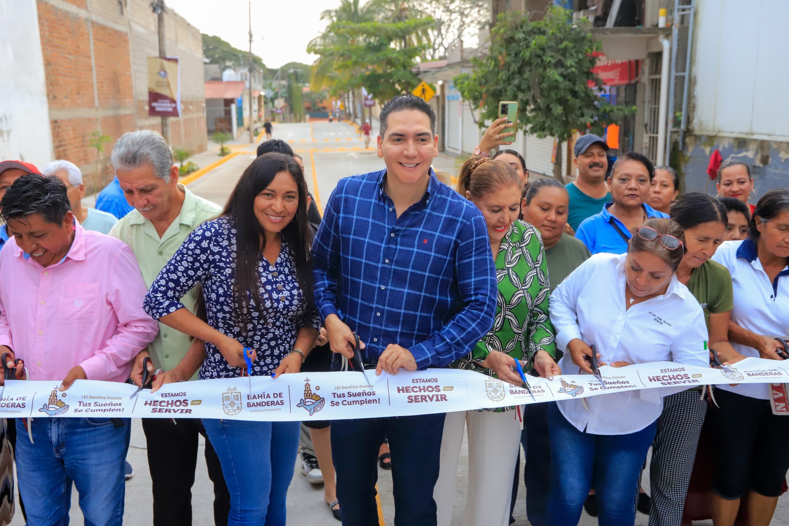 Héctor Santana entrega las calles Primavera y 20 de Noviembre en ...