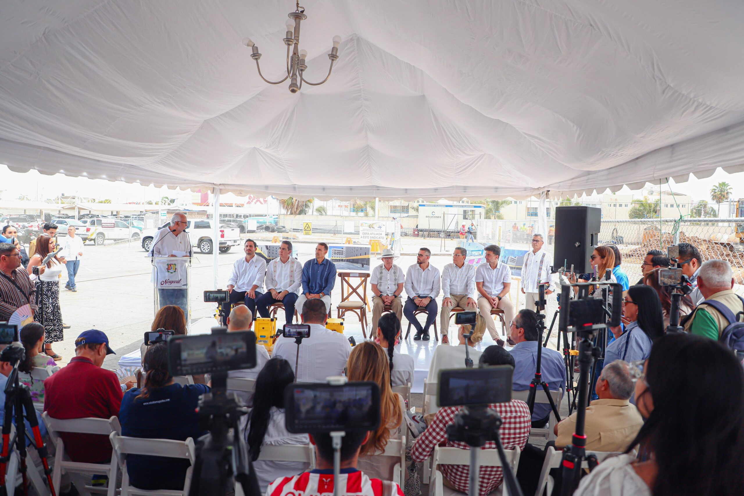 Héctor Santana acompaña al gobernador en el arranque del nuevo City ...